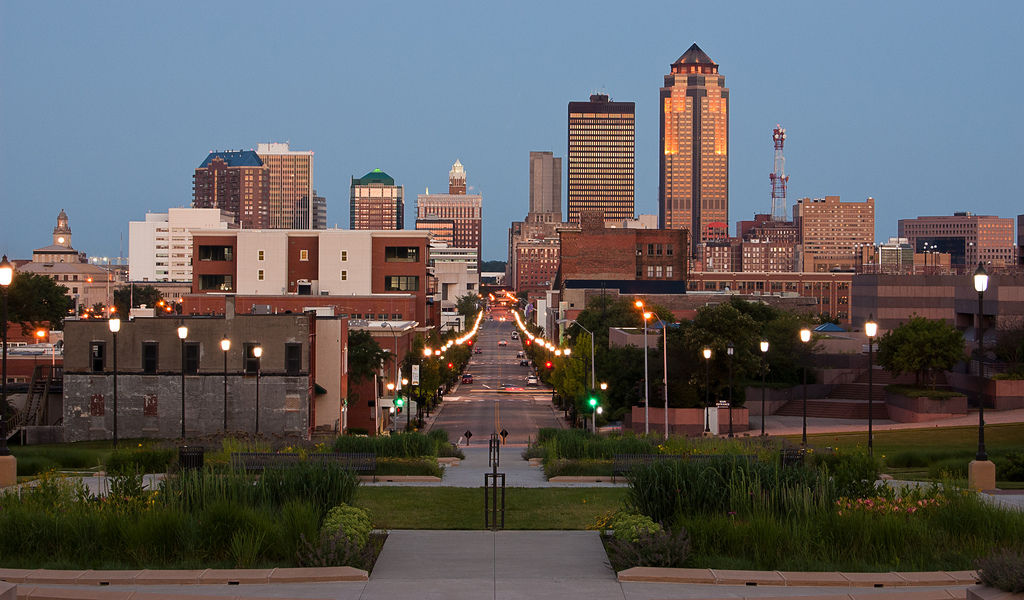 des-moines - Little Village