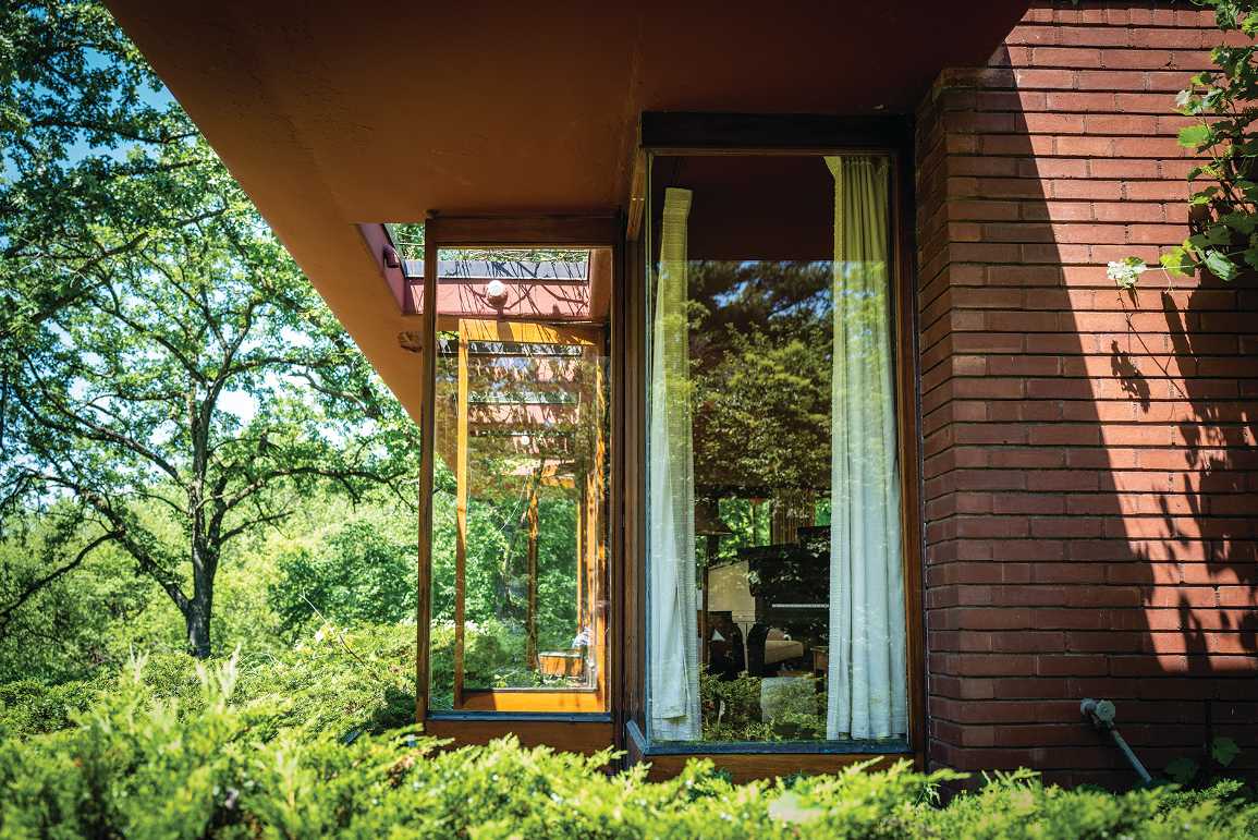 Light and nature abound in this Frank Lloyd Wright house, nestled in ...