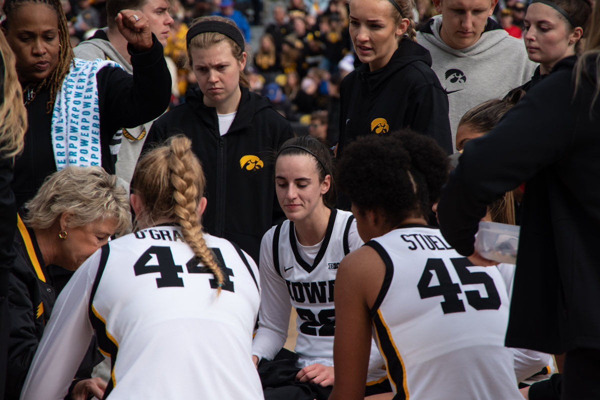 iowabasketball-huddle-kinnick - Little Village