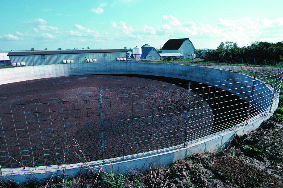 Iowa produces the most factory farm waste in the country, new report ...