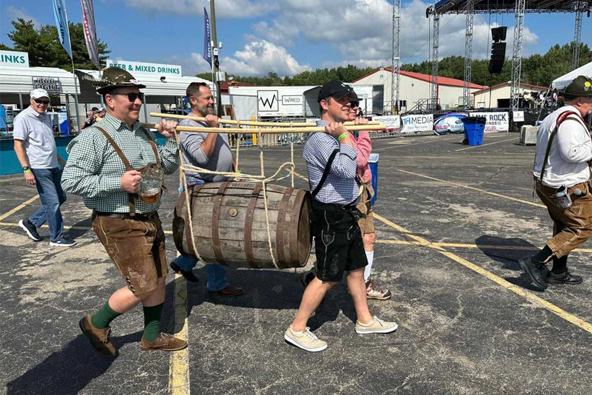 This weekend in Iowa: Ch-Ch-Chaka Khan, a pottery peepshow, a bike ride to local farms and more ...