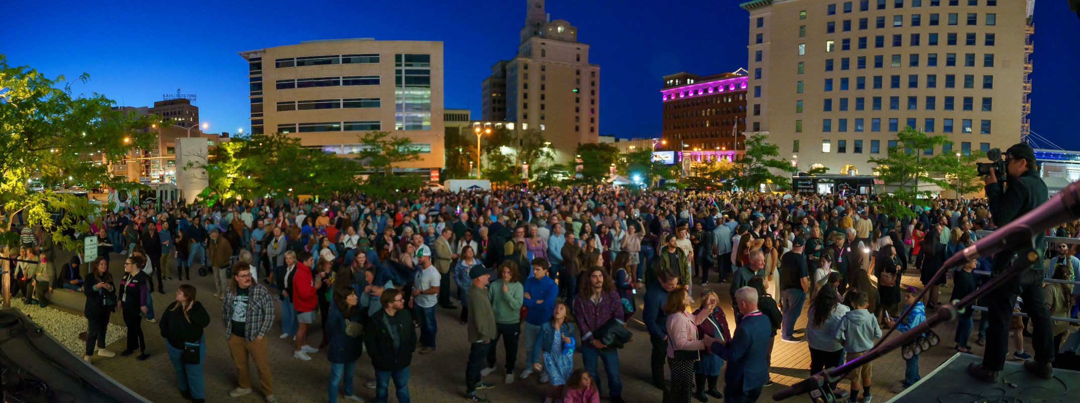 GlowUp_Crowd Panorama - Little Village