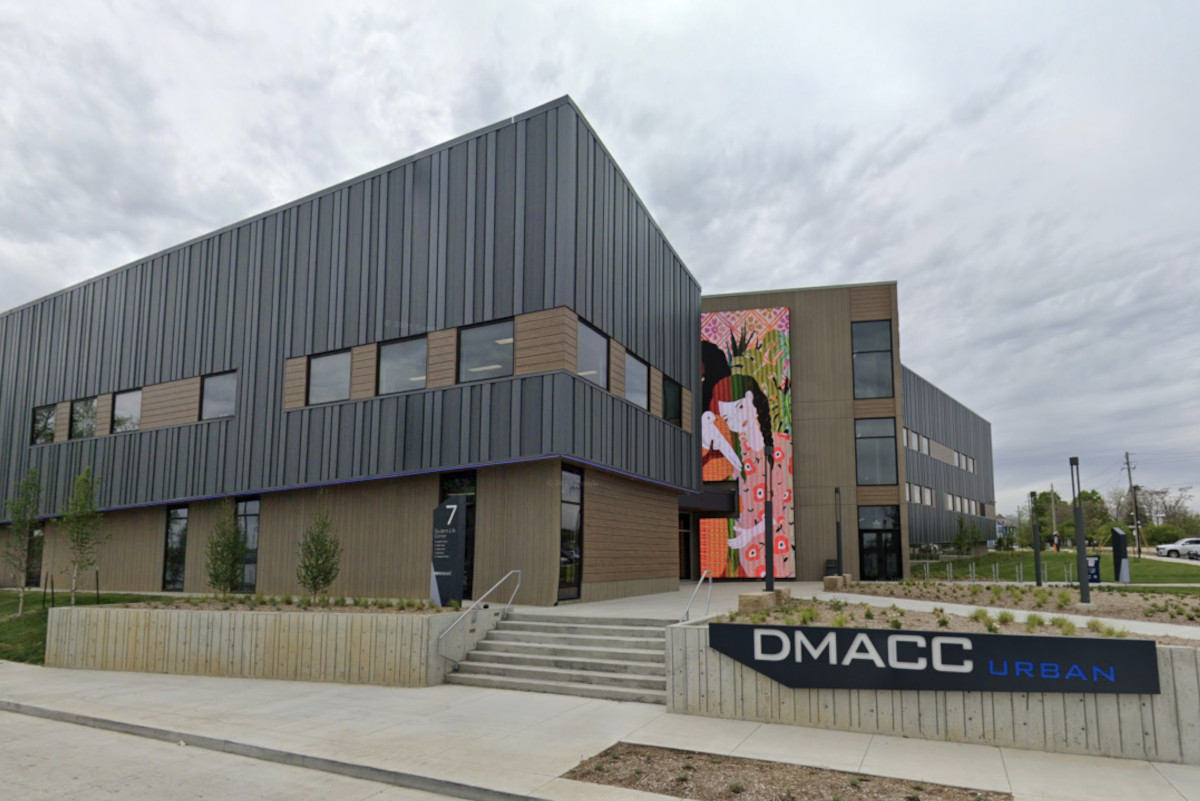 Iowa House panel narrows bill allowing four-year degrees at community ...